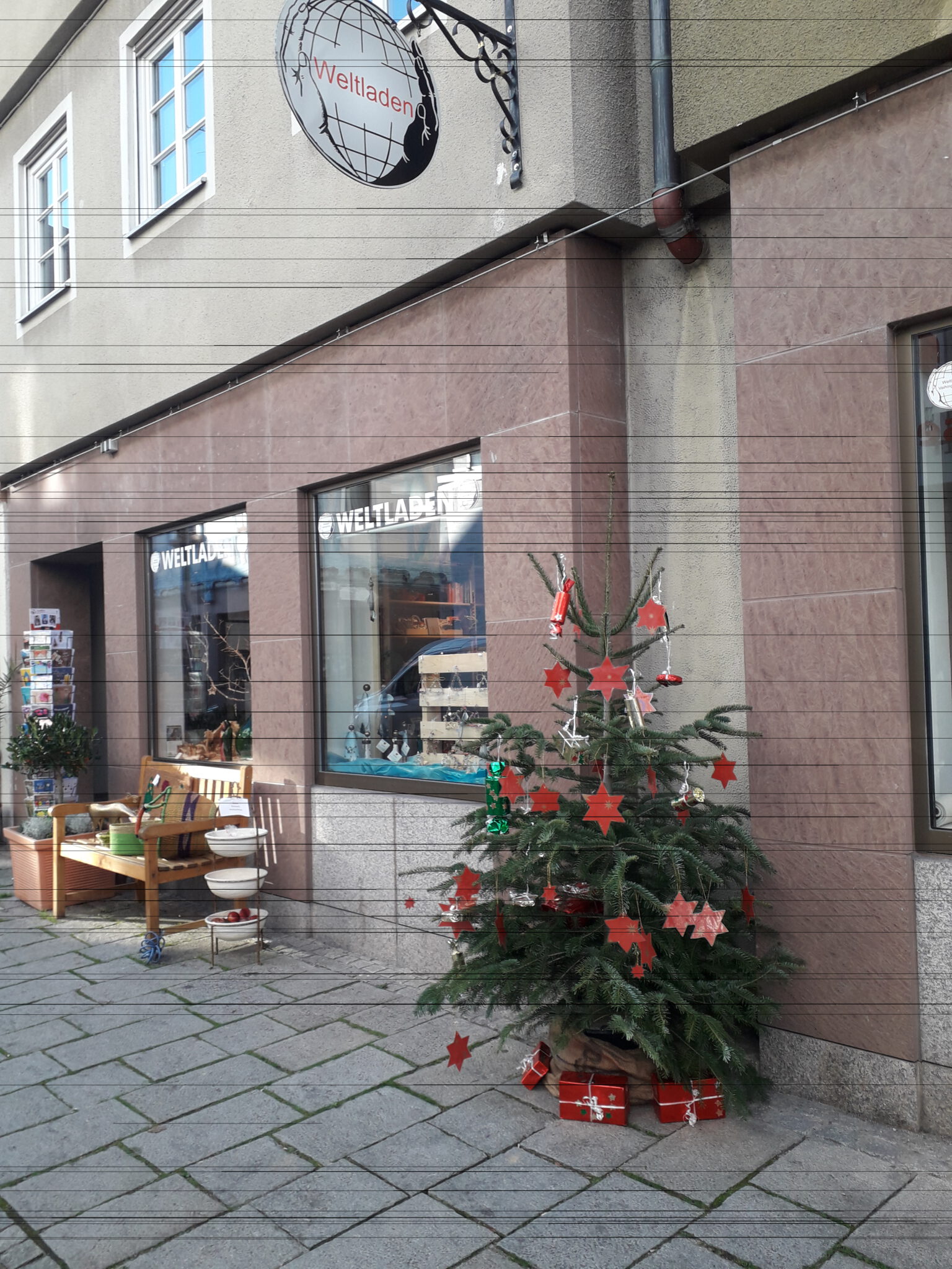 Weihnachtsbaum geschmückt von Kindern des Martha Beitter Kindergartens ...